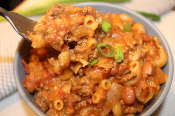 One Pot Cheesy Chili Mac - Forks 'n' Flip Flops One Pot Cheesy Chili Mac - Forks 'n' Flip Flops